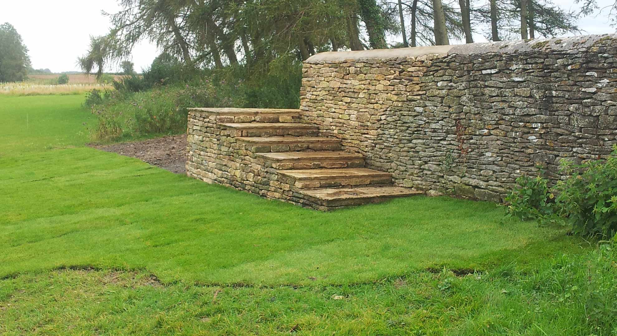 BORDERS AND PLANTING - Luke Irvine Garden Design